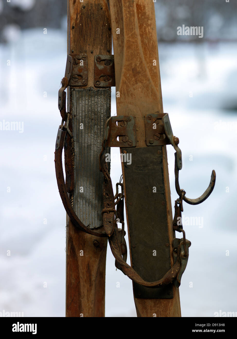 Old skis hi-res stock photography and images - Alamy