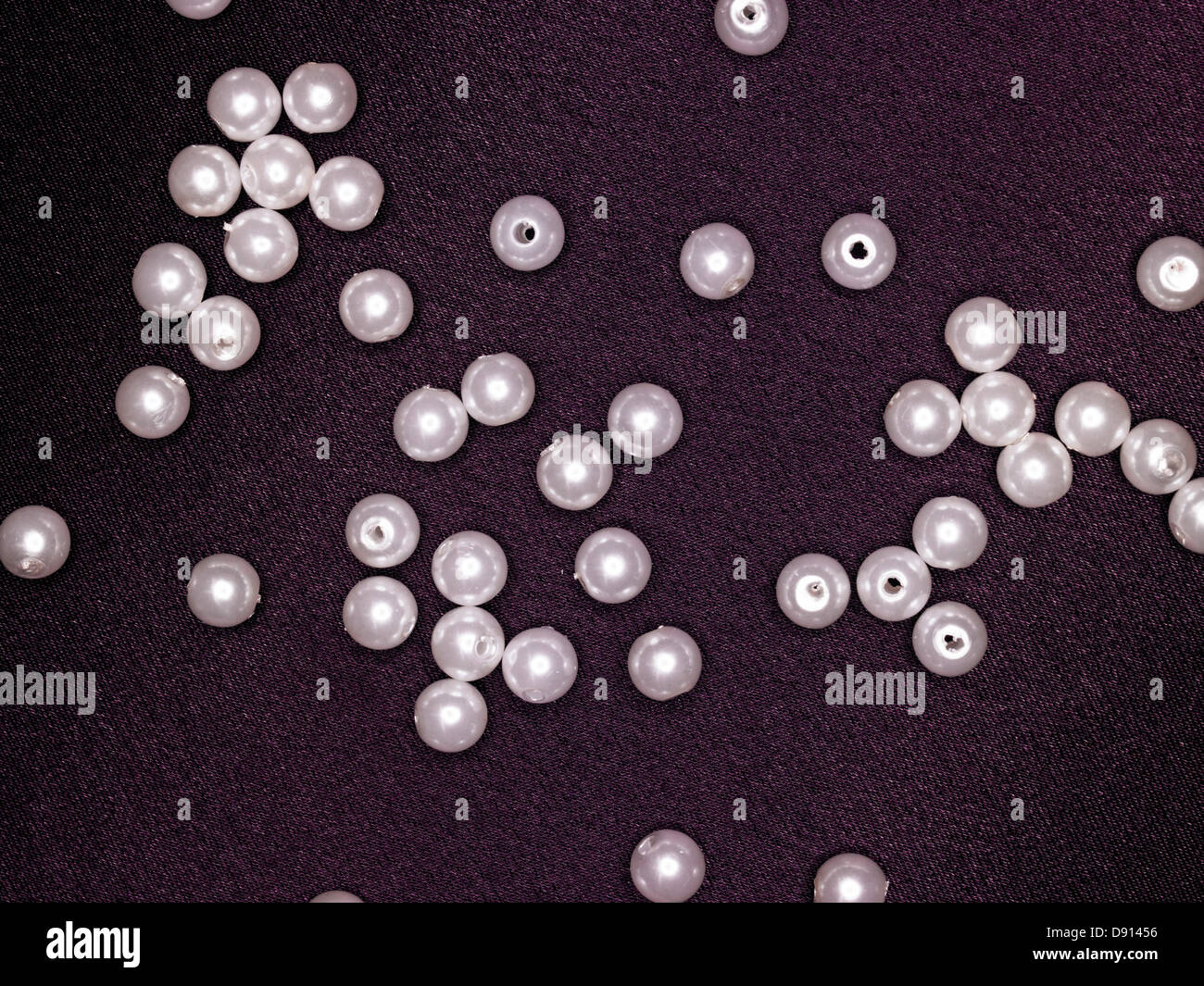 Purple pearls hi-res stock photography and images - Alamy