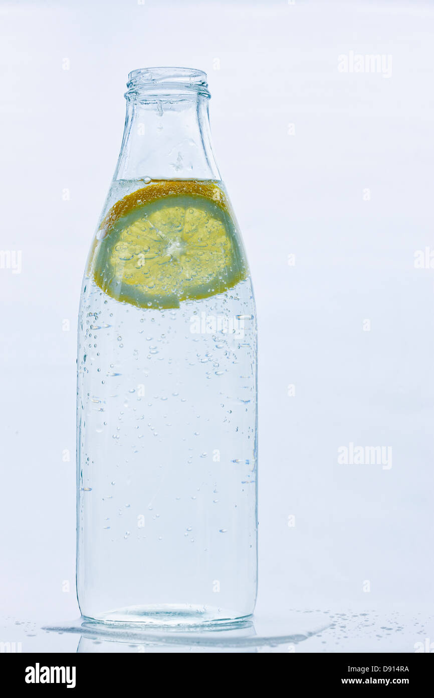 Studio shot of water bottle with slice of lemon Stock Photo - Alamy