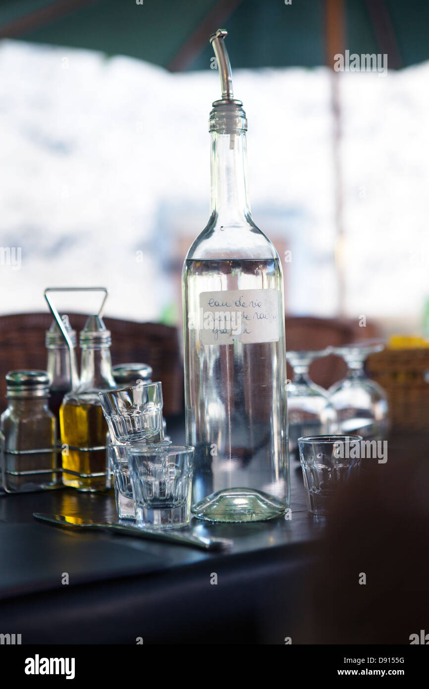 Alcohol table hi-res stock photography and images - Alamy