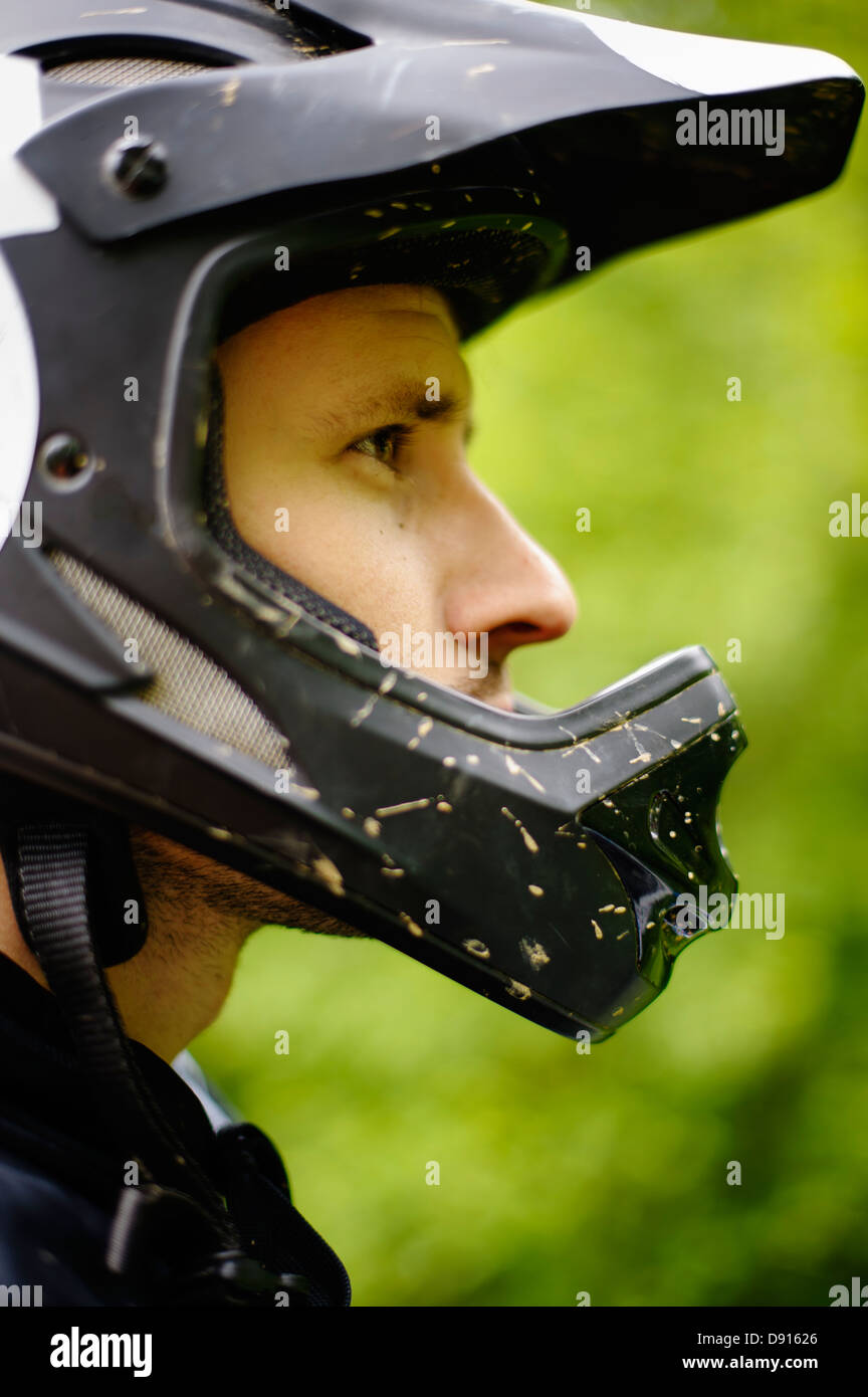 Man profile head and shoulders hi-res stock photography and images - Alamy