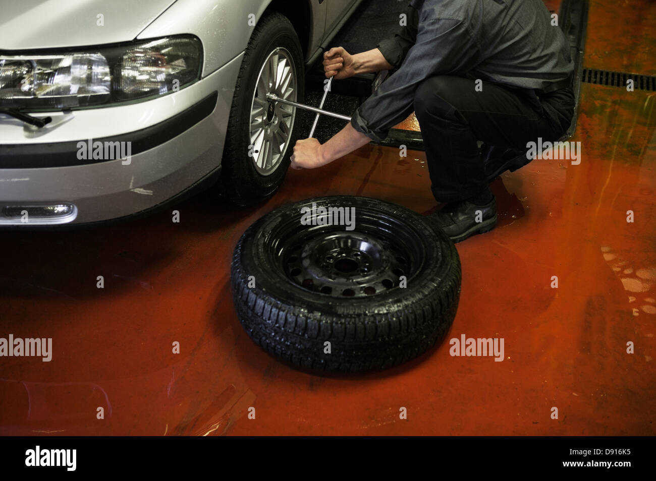 Man changing tire Stock Photo - Alamy