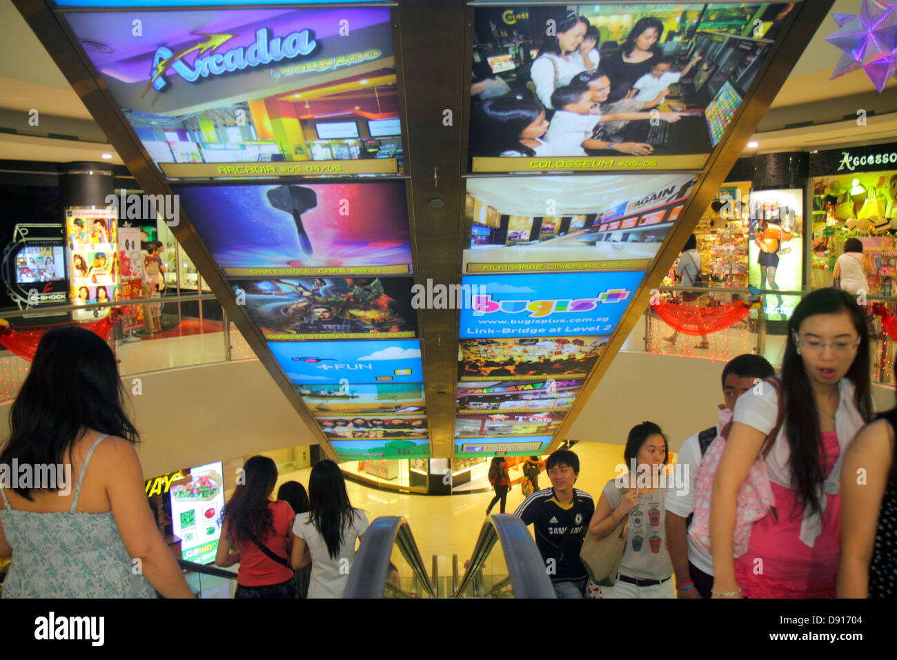 Shoppers In Bugis Stock Photos & Shoppers In Bugis Stock Images - Alamy