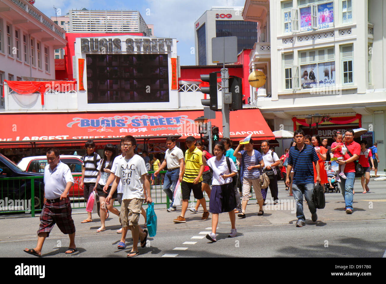 Singapore,Bugis Street,shopping shopper shoppers shop shops market ...