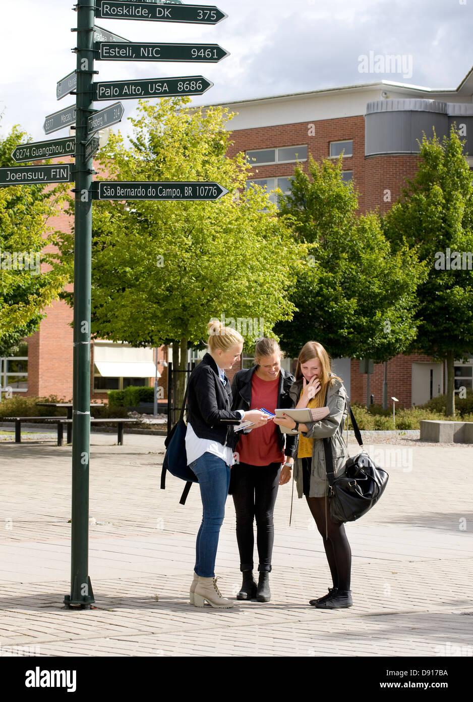 Students outside university building Stock Photo - Alamy