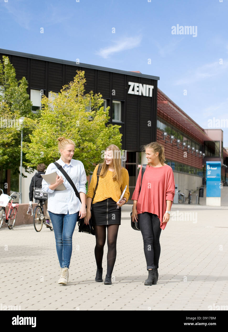 Students outside university building Stock Photo - Alamy