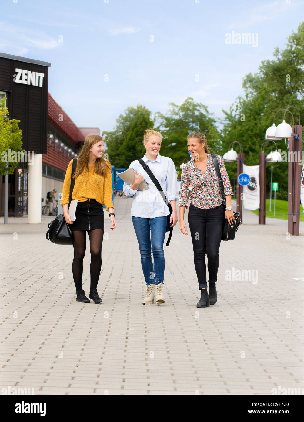 Students outside university building Stock Photo - Alamy