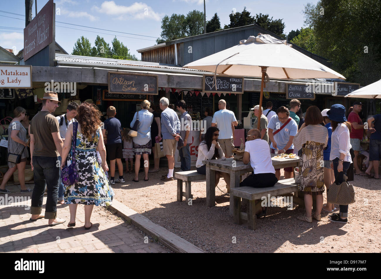 dh Matakana Market MATAKANA NEW ZEALAND People and Saturday farmers ...