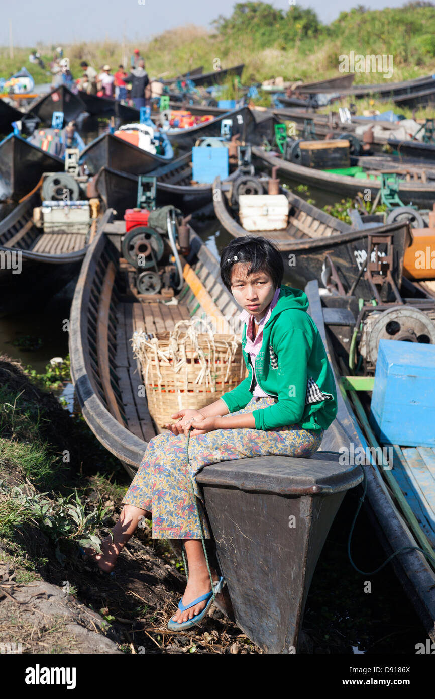 Longyi Girl High Resolution Stock Photography and Images - Alamy