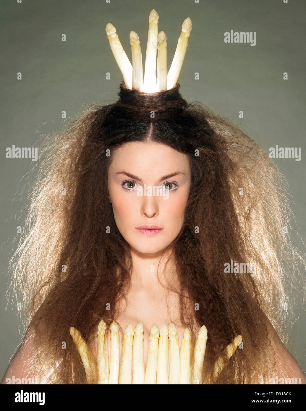 Woman wearing crown hi-res stock photography and images - Alamy