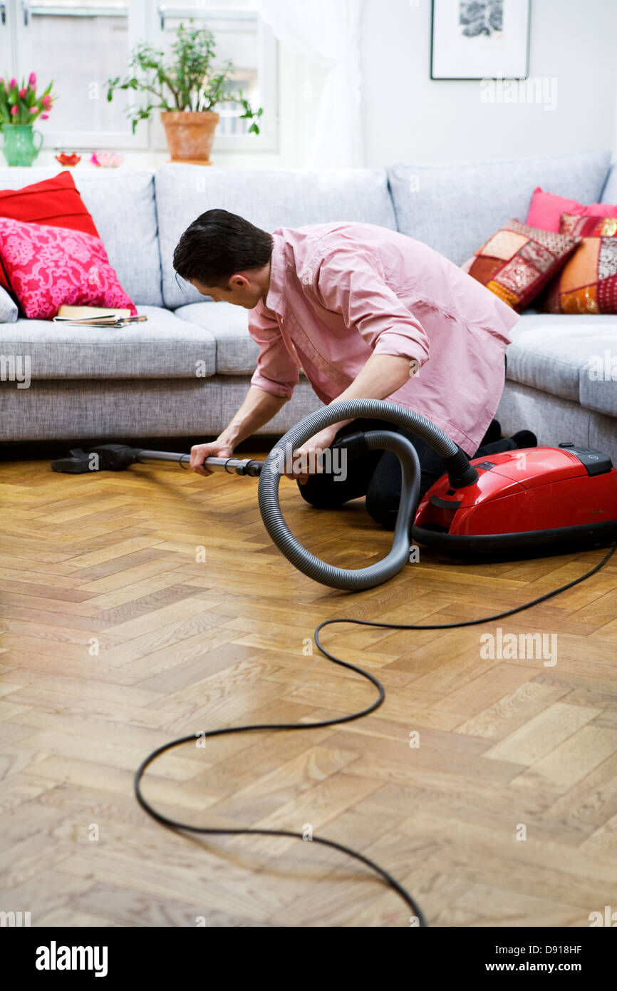 Man vacuuming hi-res stock photography and images - Alamy