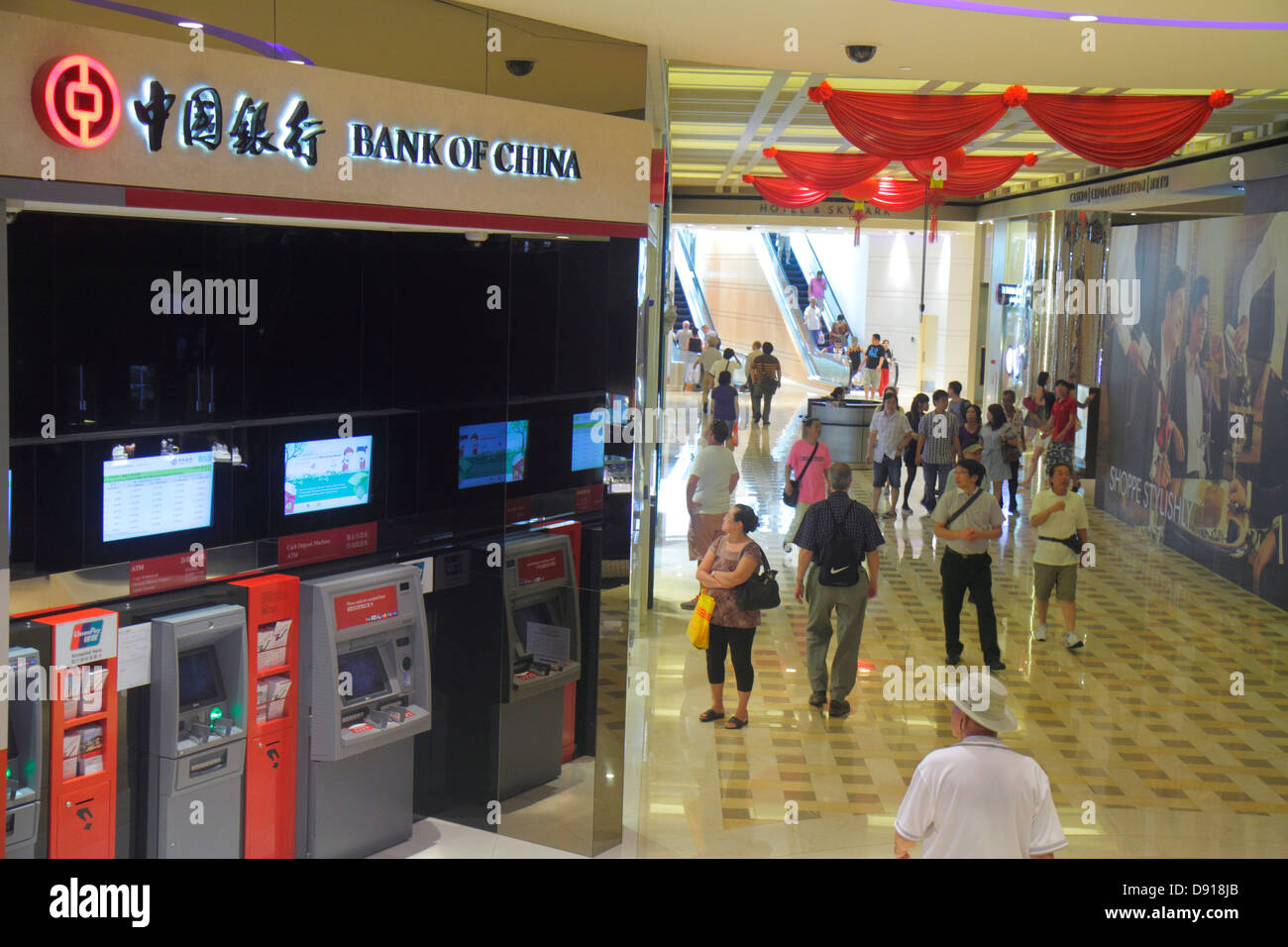 Singapore The Shoppes at Marina Bay Sands,shops,shopping shopper ...