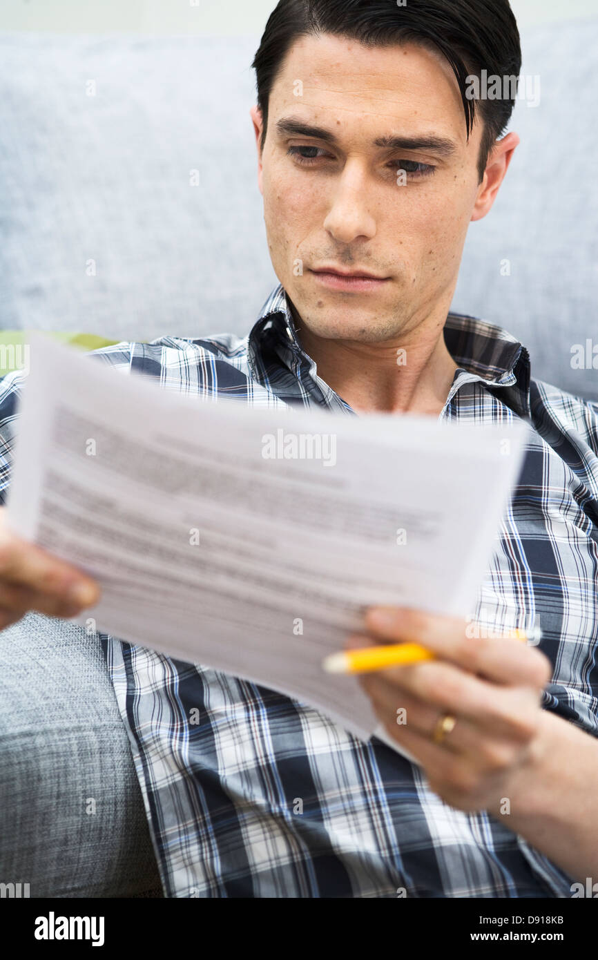 Holding a piece of paper hi-res stock photography and images - Alamy
