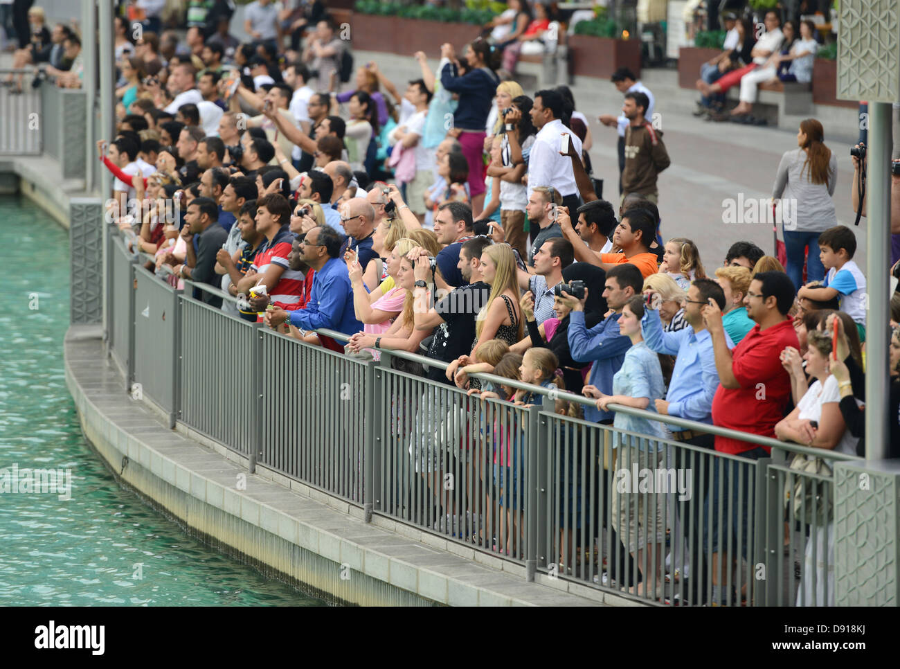Crowd of tourists, Dubai, United Arab Emirates Stock Photo - Alamy