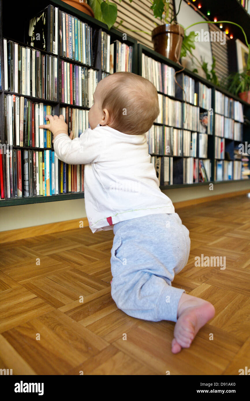 Person reaching shelf storage hi-res stock photography and images - Alamy