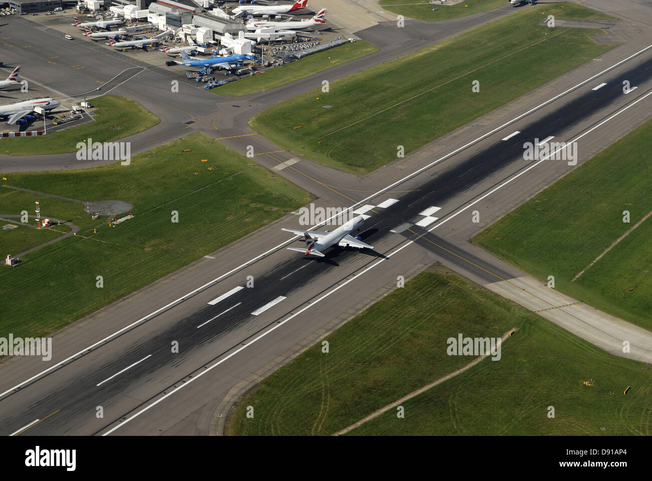 Heathrow airport and aerial hi-res stock photography and images - Alamy