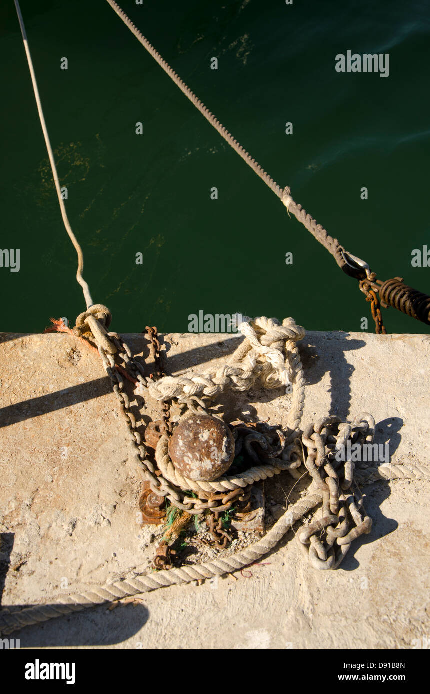 Piling with rope hi-res stock photography and images - Alamy
