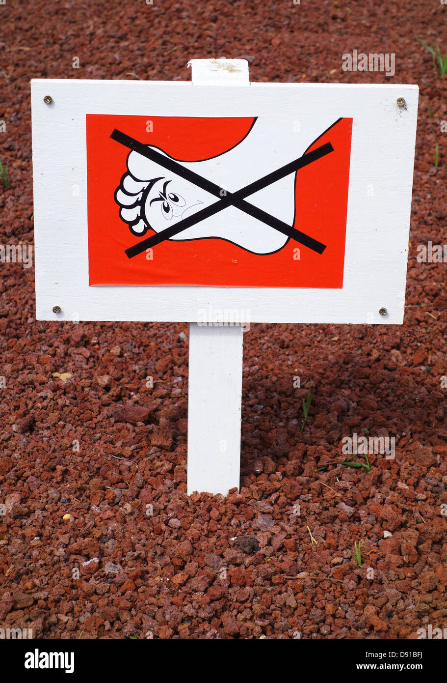 Do not step on in bare feet warning sign Stock Photo - Alamy
