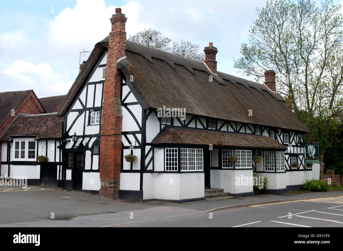 The White Lion pub, Radford Semele, Warwickshire, England, UK Stock ...