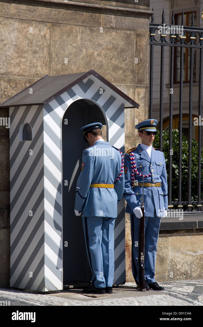 Soldiers at the changing of the guard Stock Photo - Alamy