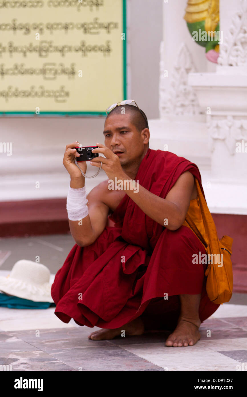 Traditional shaven head hi-res stock photography and images - Alamy