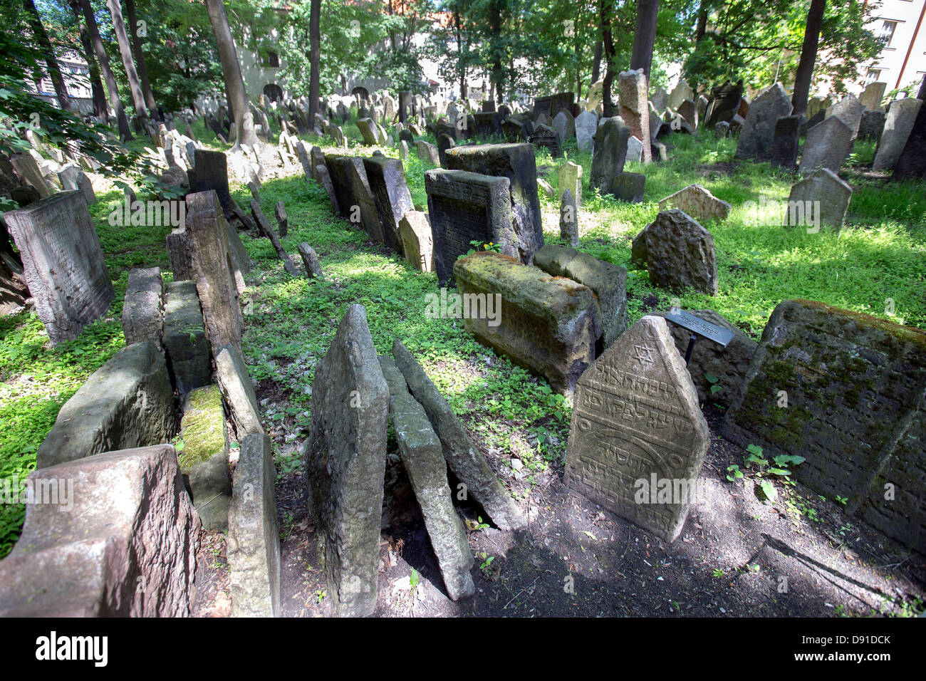 Old Jewish Cemetery, Prague, Czech Republic, Europe Stock Photo - Alamy