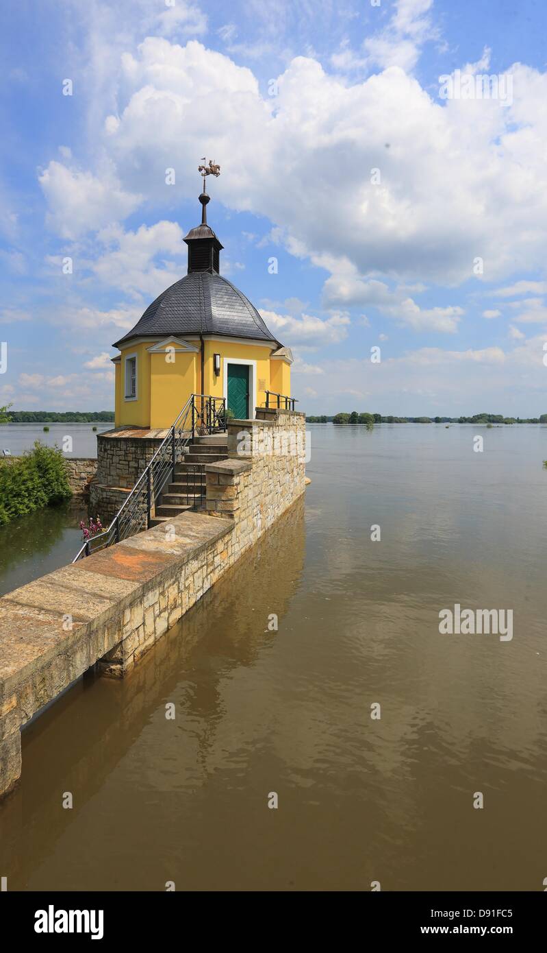 The high water level of the Elbe river is visible at the tower 'Prince ...