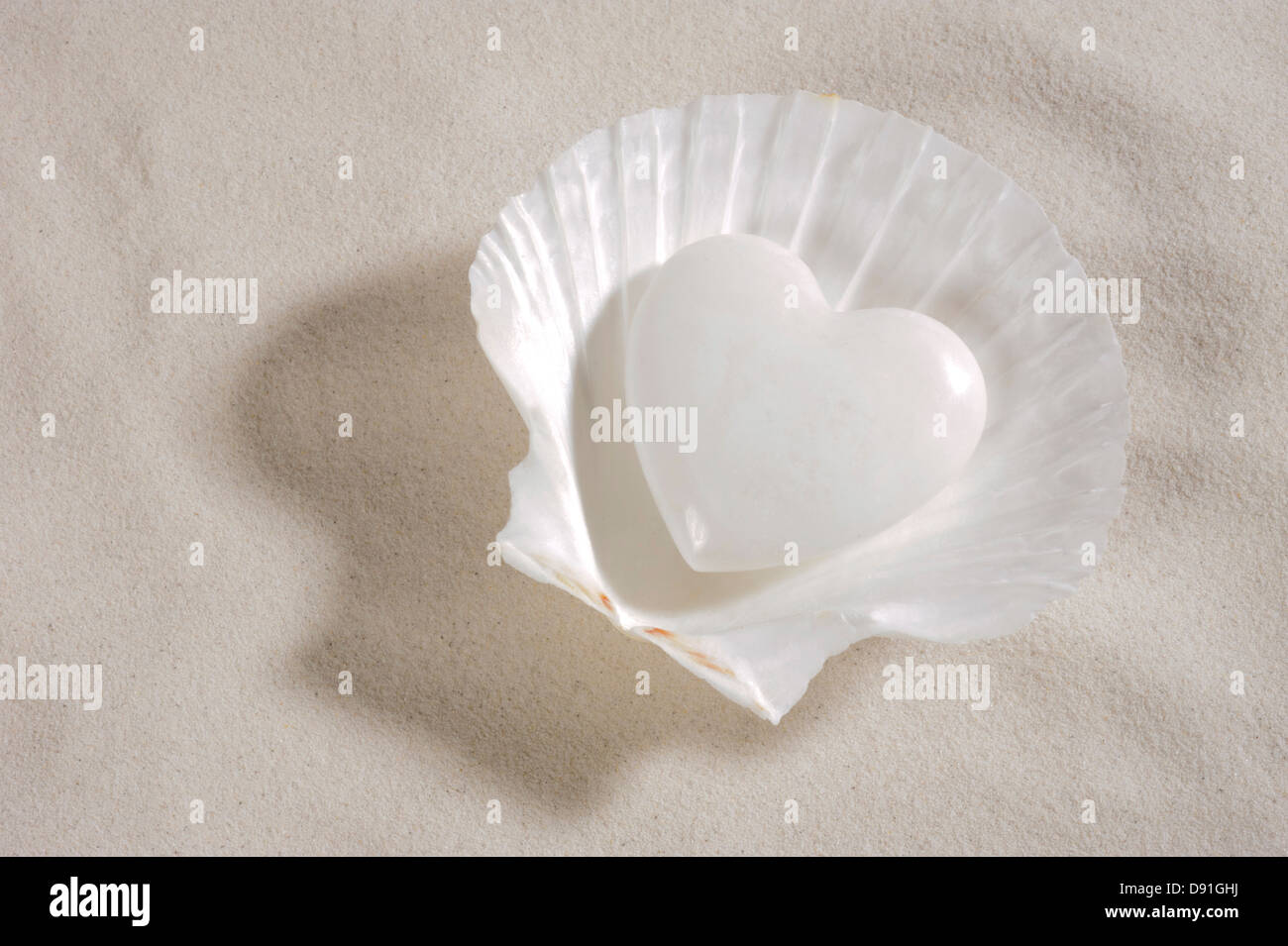 white heart in mussel over sand Stock Photo - Alamy
