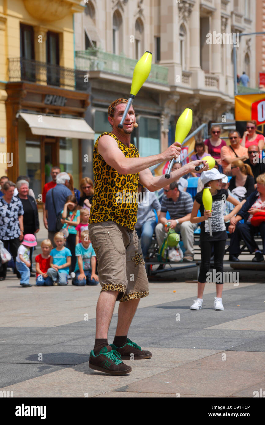 Performes hi-res stock photography and images - Alamy