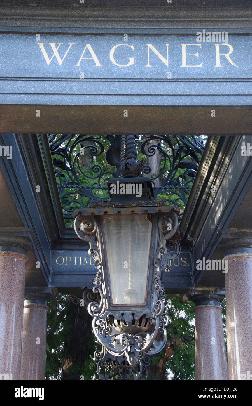 Otto Wagner tomb at cemetery Hietzing Stock Photo - Alamy
