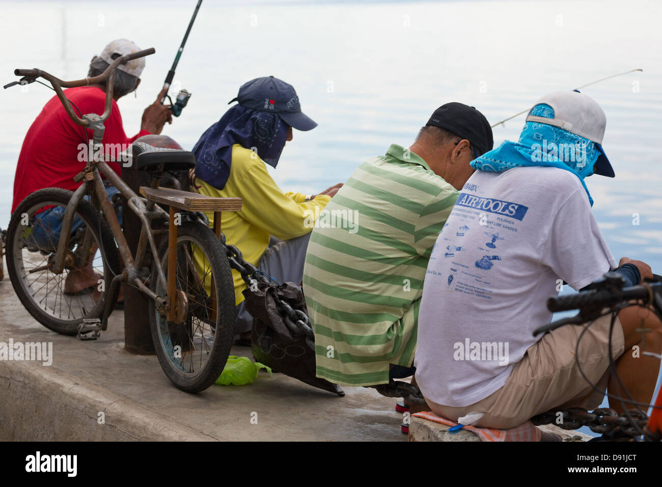 Anglers on Manila Bay, Philippines Stock Photo - Alamy