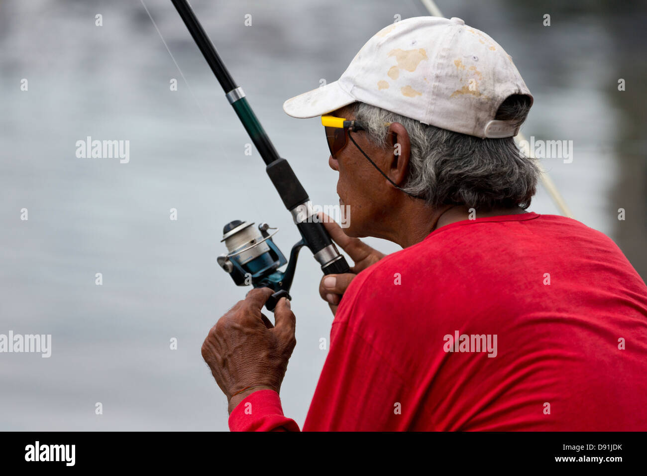 Fishing manila bay hi-res stock photography and images - Alamy