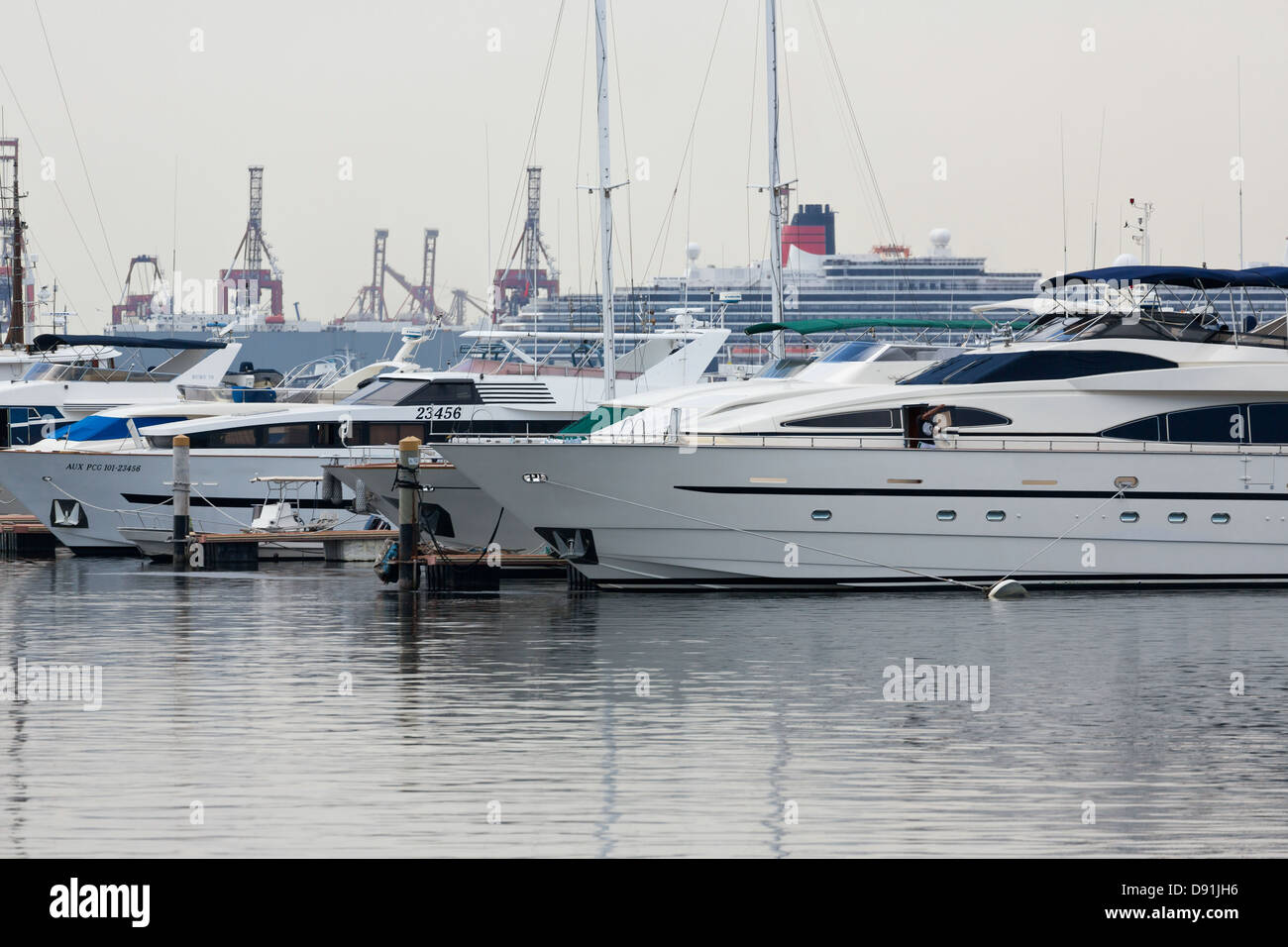 Manila marina hi-res stock photography and images - Alamy