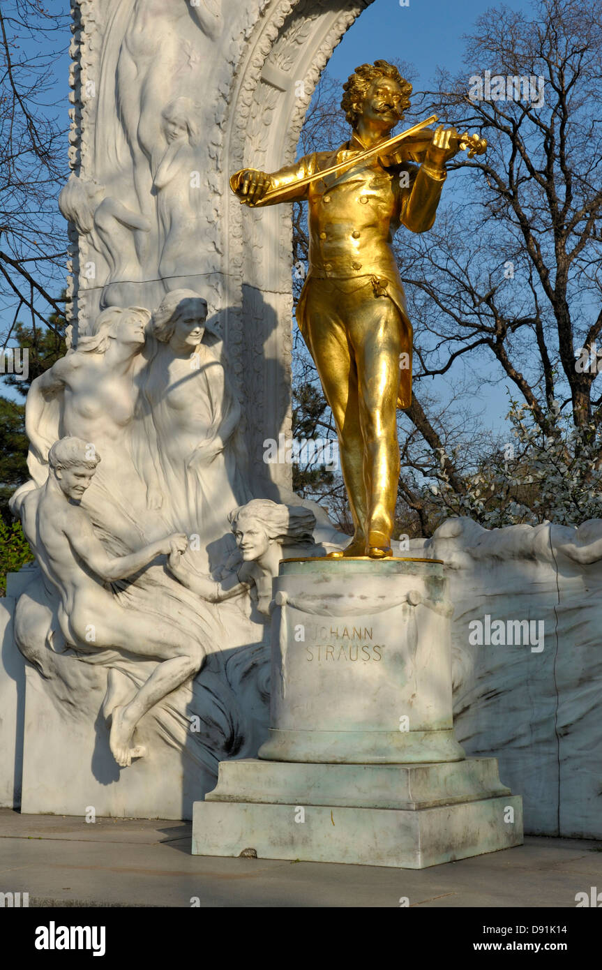 Johann Strauss monument in the Viennese city park Stock Photo - Alamy