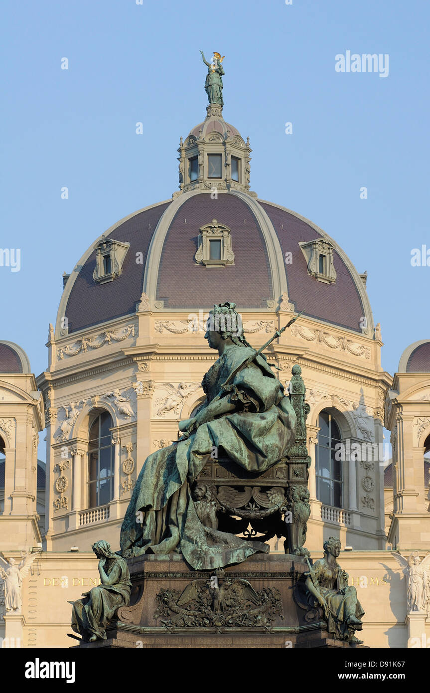 Monument of maria theresia and the art historical museum hi-res stock ...