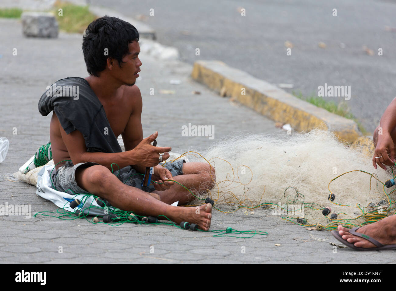 Fisherman fishing in manila bay hi-res stock photography and images - Alamy