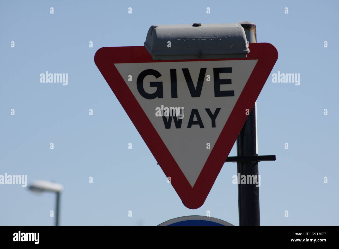 Give way sign hi-res stock photography and images - Alamy