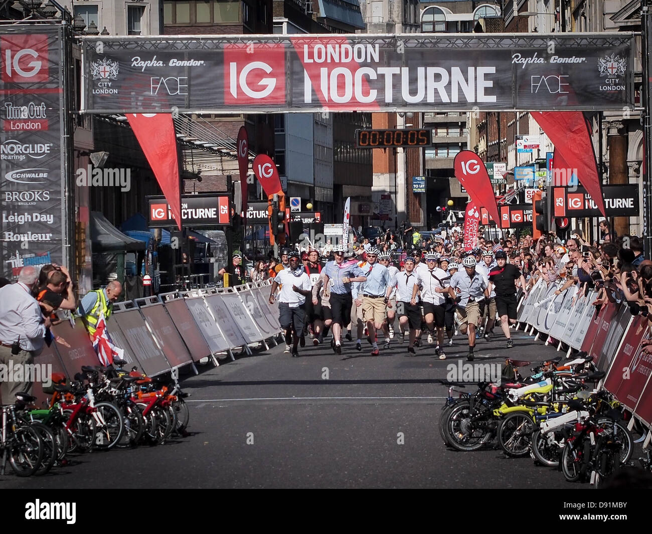 Bike race start hi-res stock photography and images - Alamy