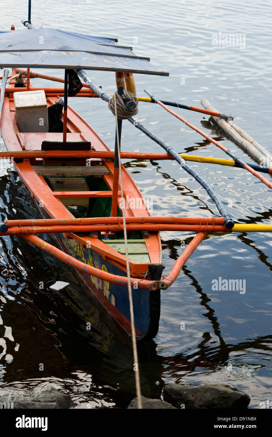 Traditional Outrigger Boat in Manila Bay, Philippines Stock Photo - Alamy