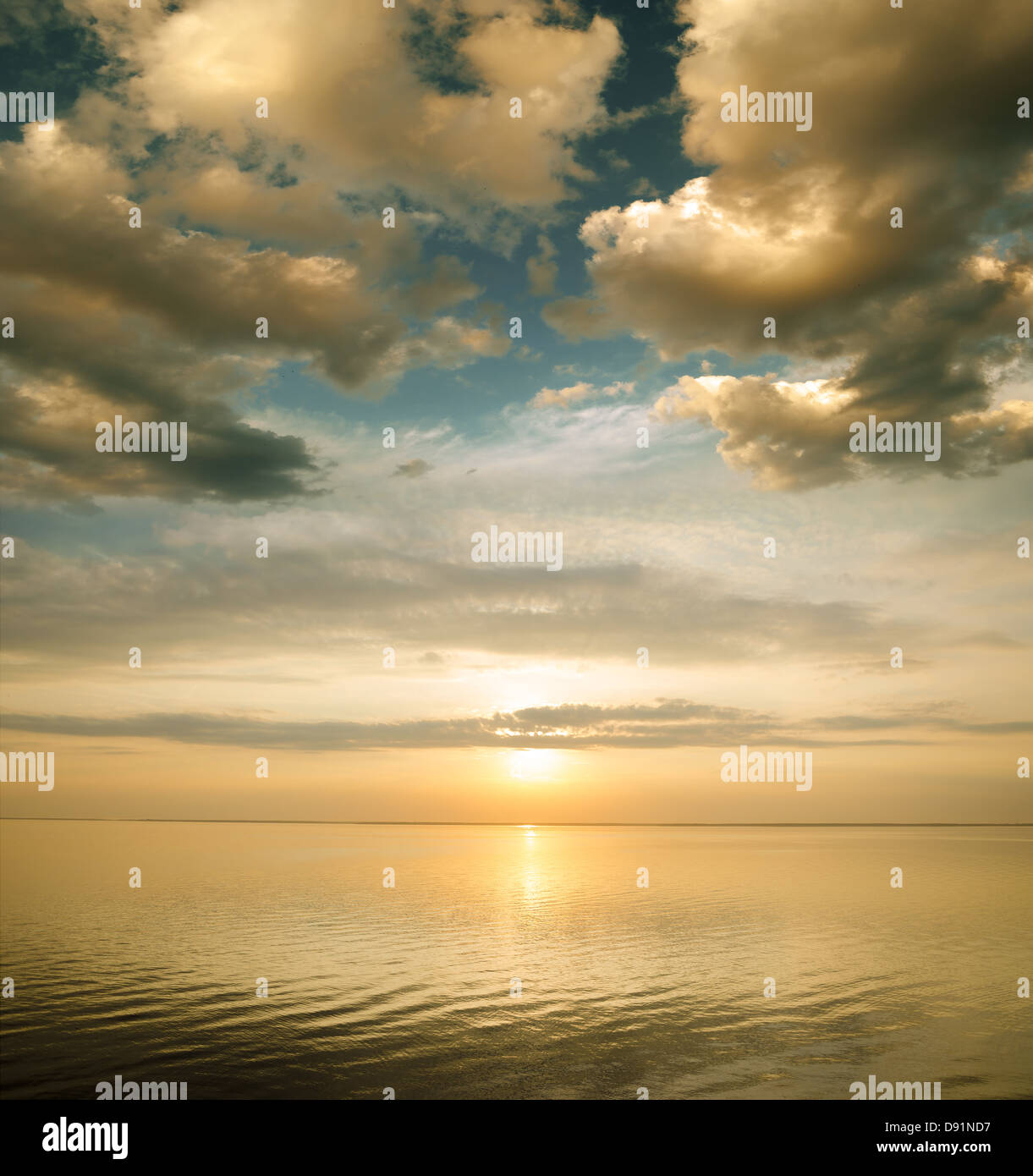 Sunset reflection over water hi-res stock photography and images - Alamy