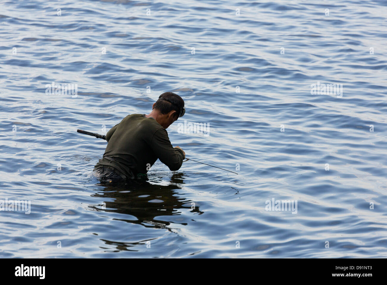 Fisherman diving in the Manila Bay, Philippines Stock Photo - Alamy