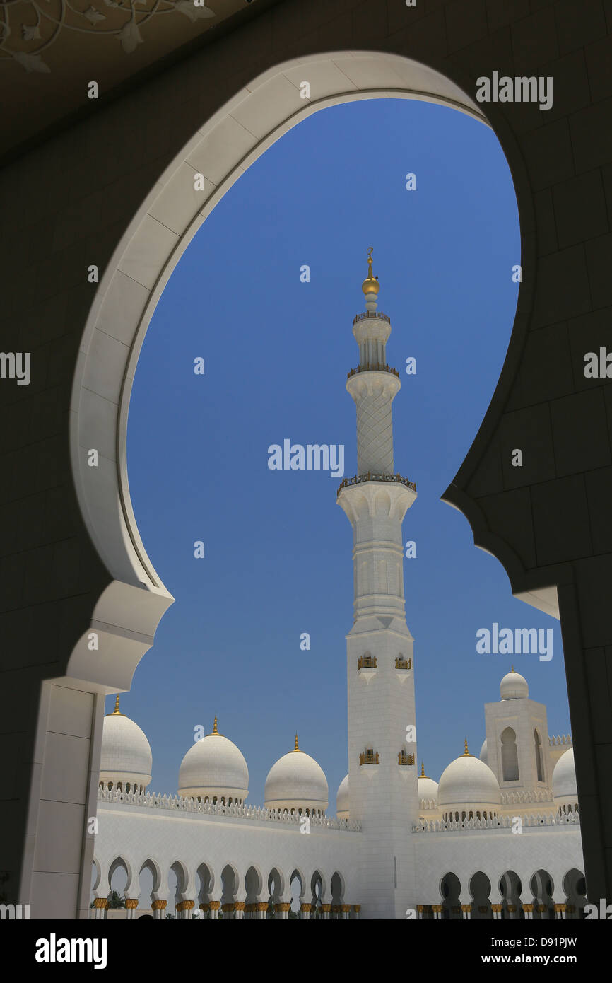 Sheikh zayed mosque wall decoration hi-res stock photography and images ...