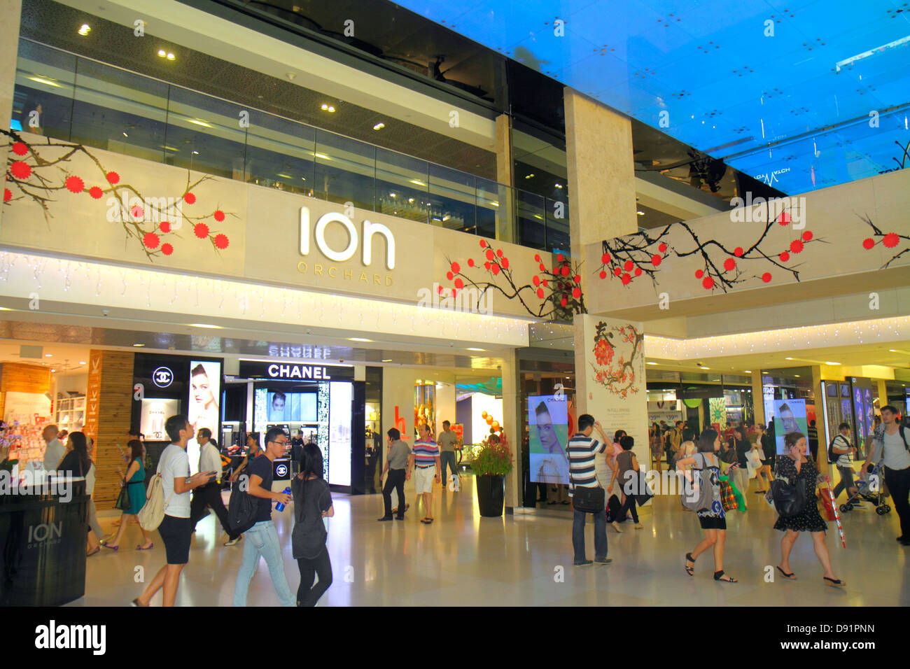 Singapore Orchard Road Ion Orchard mall complex shopping upscale Stock Photo: 57202817 - Alamy