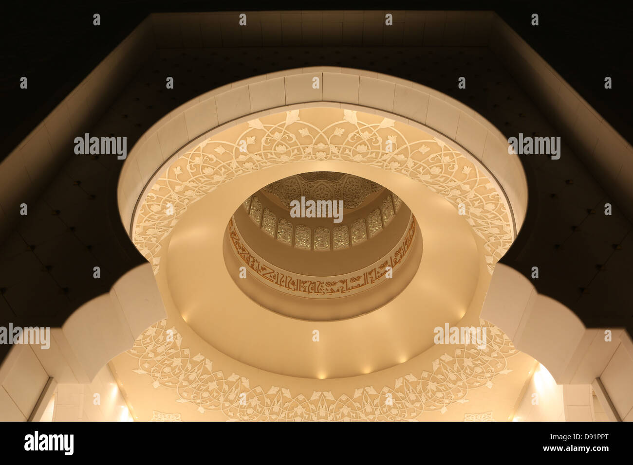 Sheikh Zayed Grand Mosque main entrance Stock Photo - Alamy