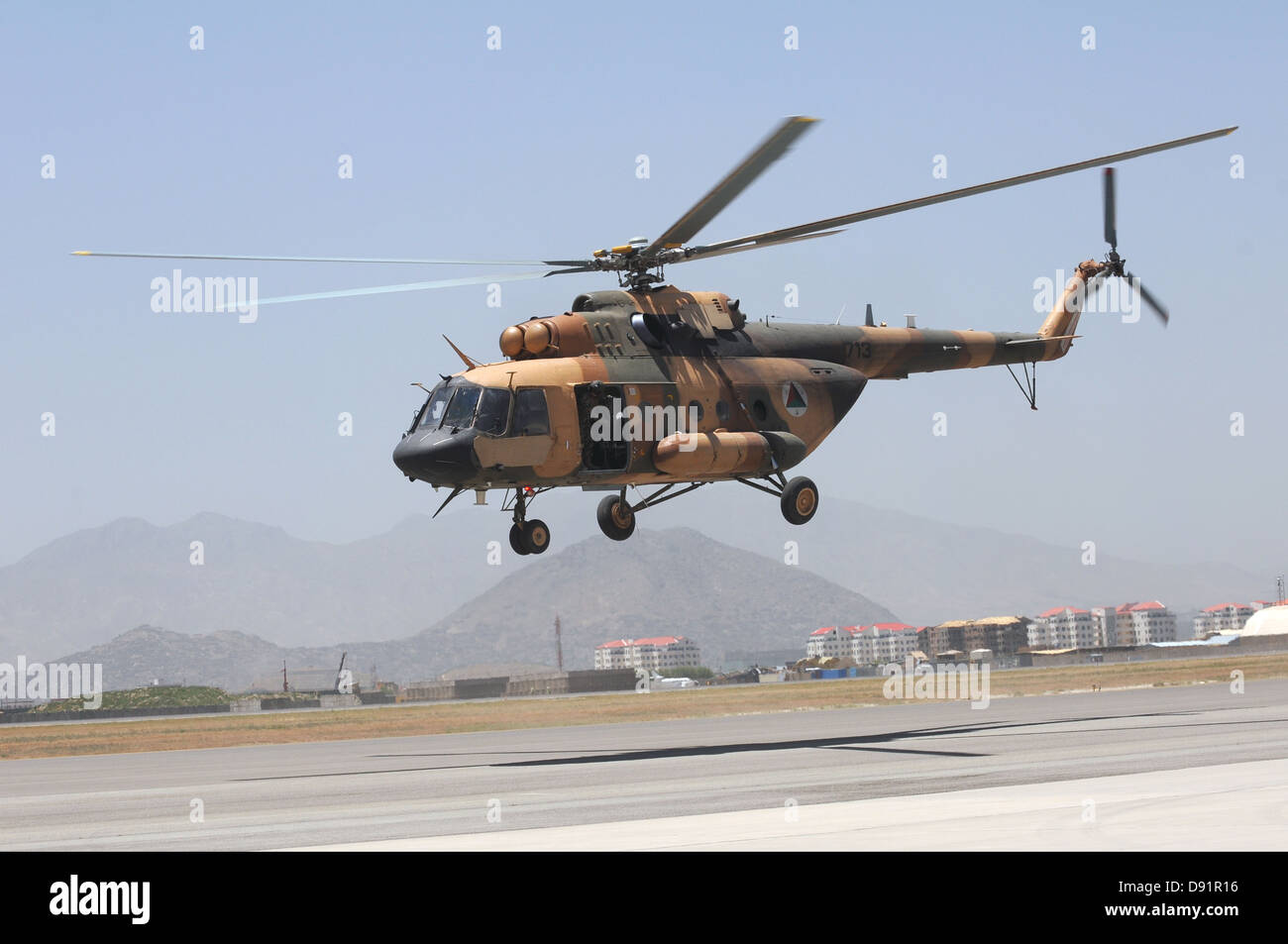 Mi 17 helicopter hi-res stock photography and images - Alamy