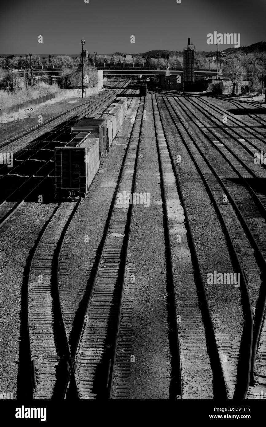 Black and white railroad tracks hi-res stock photography and images - Alamy