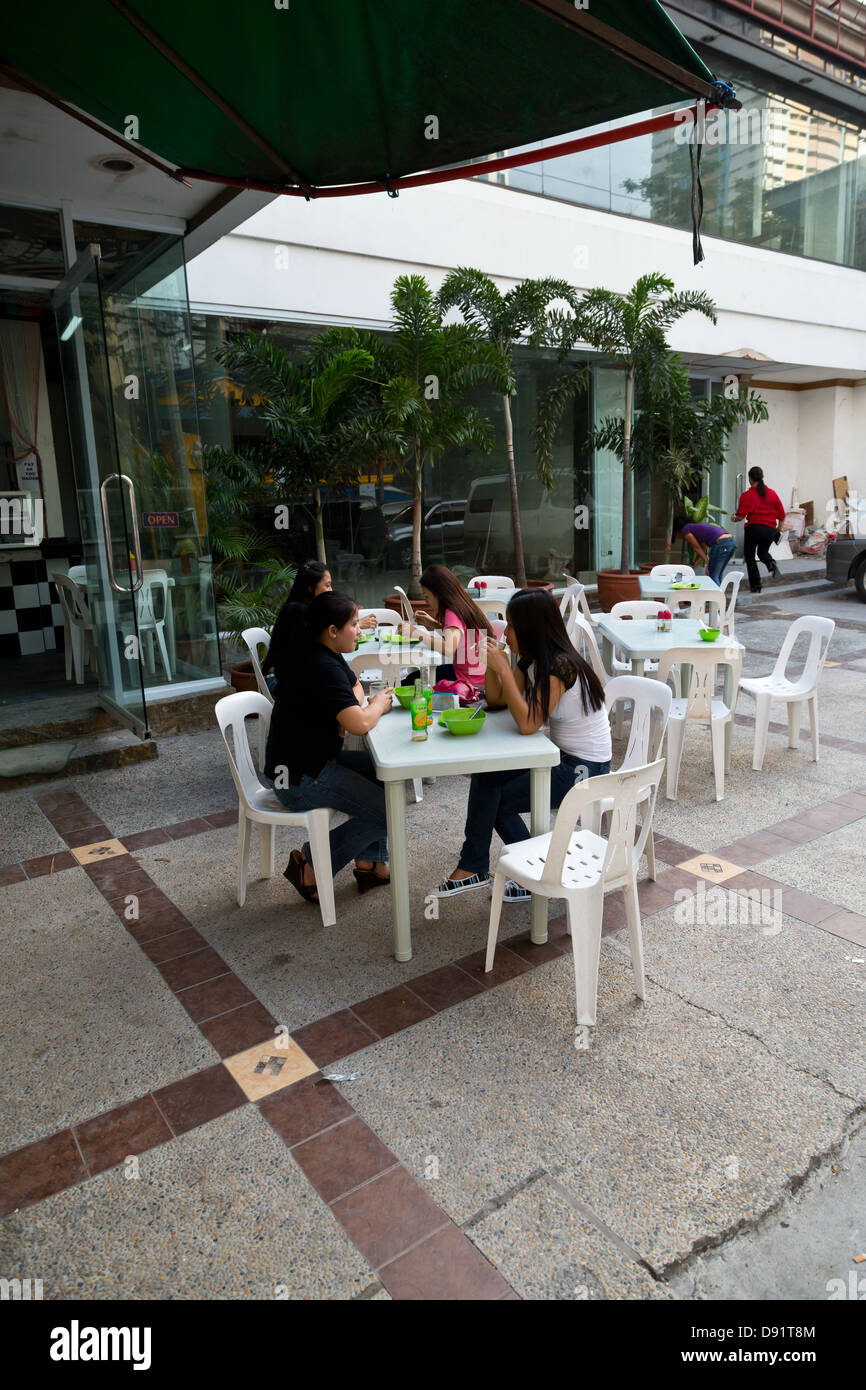 Street Bar in Manila, Philippines Stock Photo - Alamy