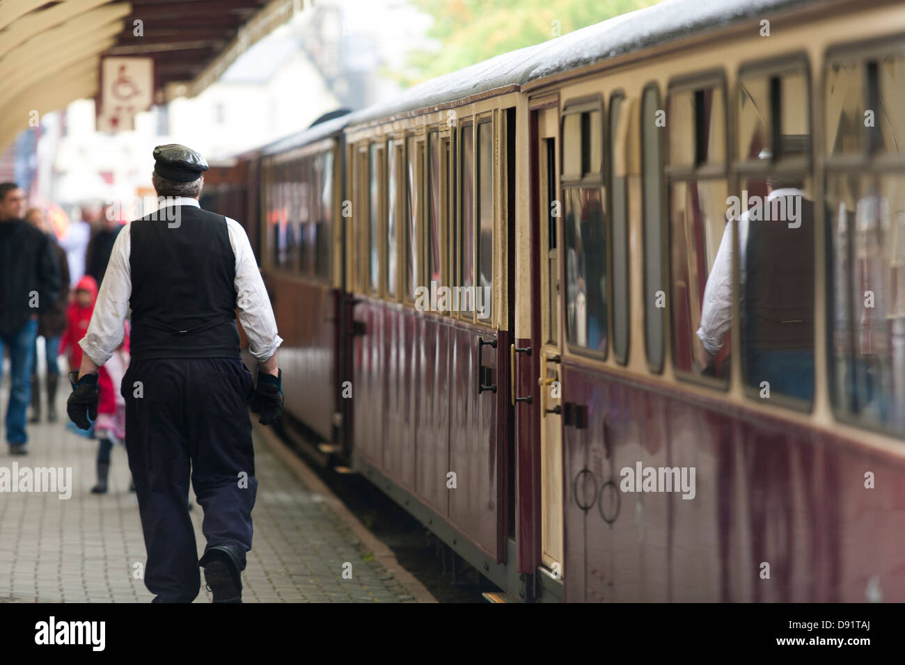Train conductor uk historical hi-res stock photography and images - Alamy