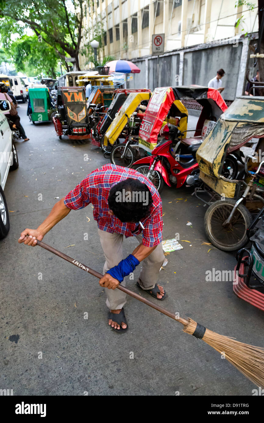 Road Sweeper in Manila, Philippines Stock Photo - Alamy