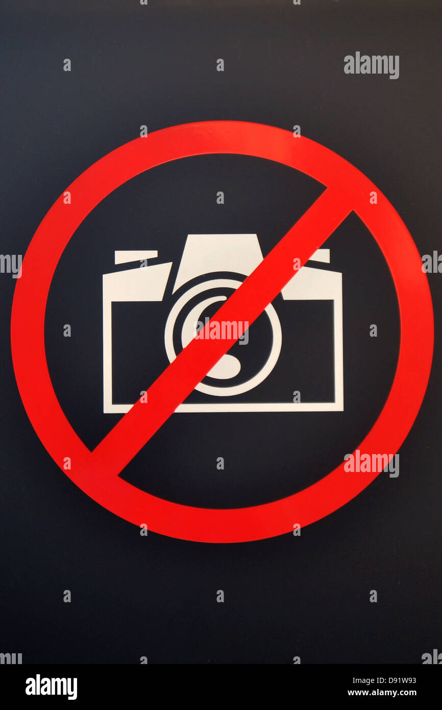 A sign warning people not to use their cameras Stock Photo - Alamy